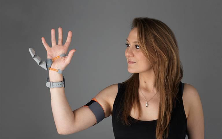 Body augmentation: People adjust quickly to robotic third thumb - Big Think